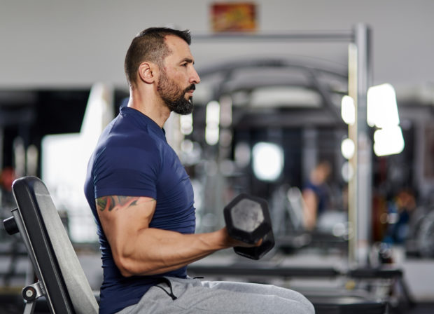 5 OEFENINGEN VOOR GROTERE BICEPS - Gymjunkies l Fitness, Food & Mindset.